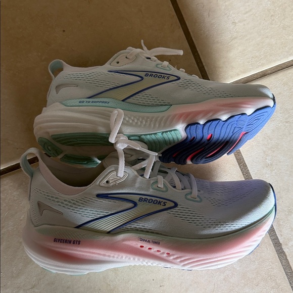 Brooks | Shoes | Brooks White And Blue Glycerin Gts Shoes | Poshmark